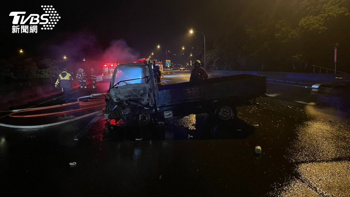 Tabrakan Beruntun 5 Kendaraan di Jalan Tol, Diduga Karena Pengemudi ... Tabrakan Beruntun 5 Kendaraan di Jalan Tol, Diduga Karena Pengemudi ...